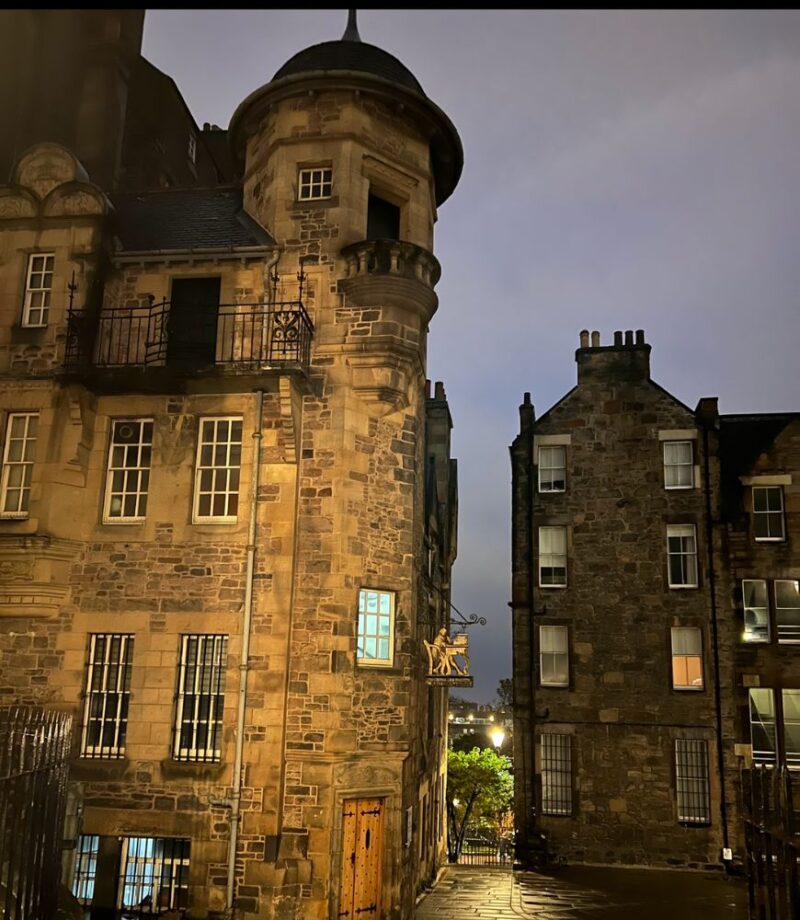 Exploring Edinburgh: A Beginner's Guide To The Best Travel Tips